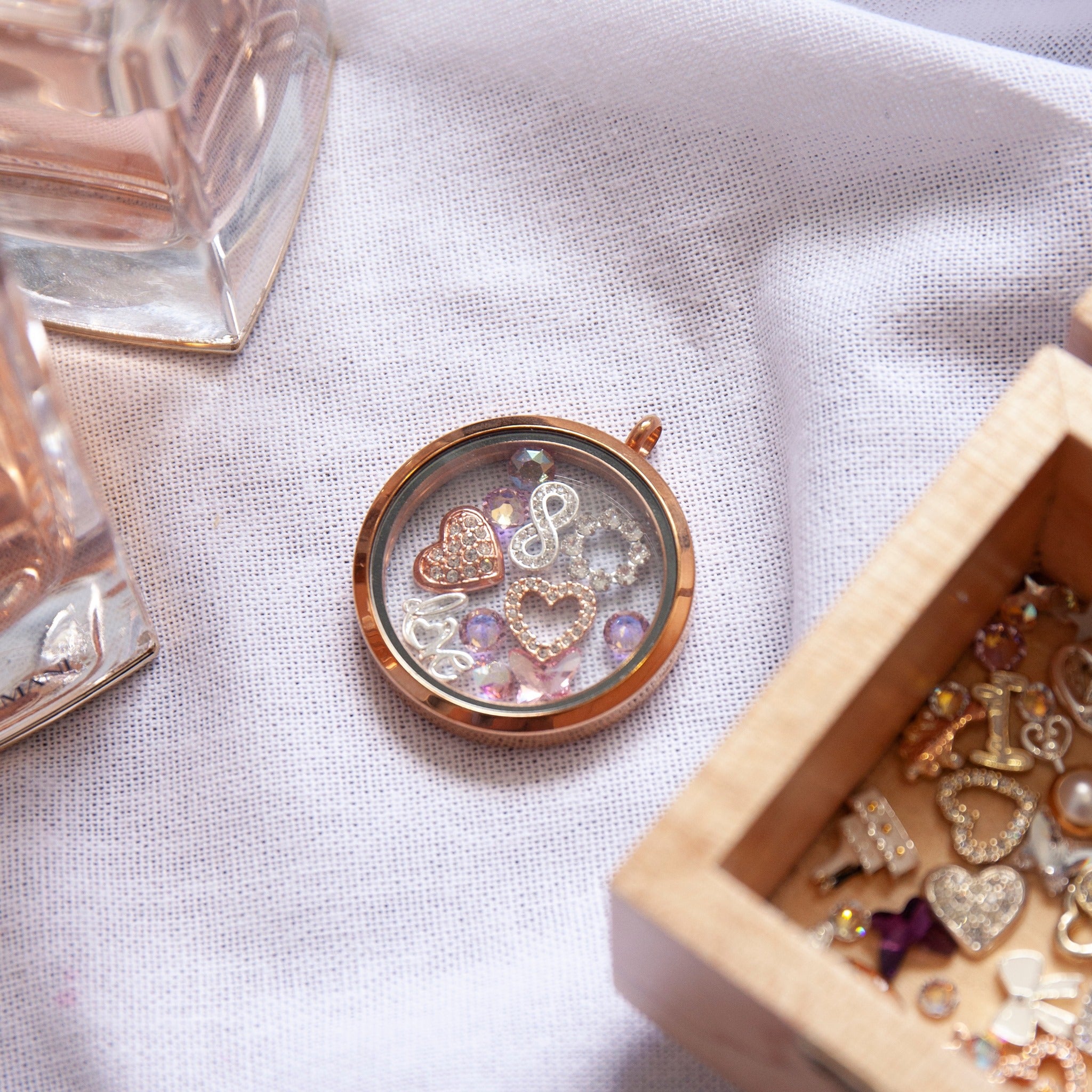 The Comprehensive Guide to Lockets: A Timeless Jewelry Trend – Love Lockets